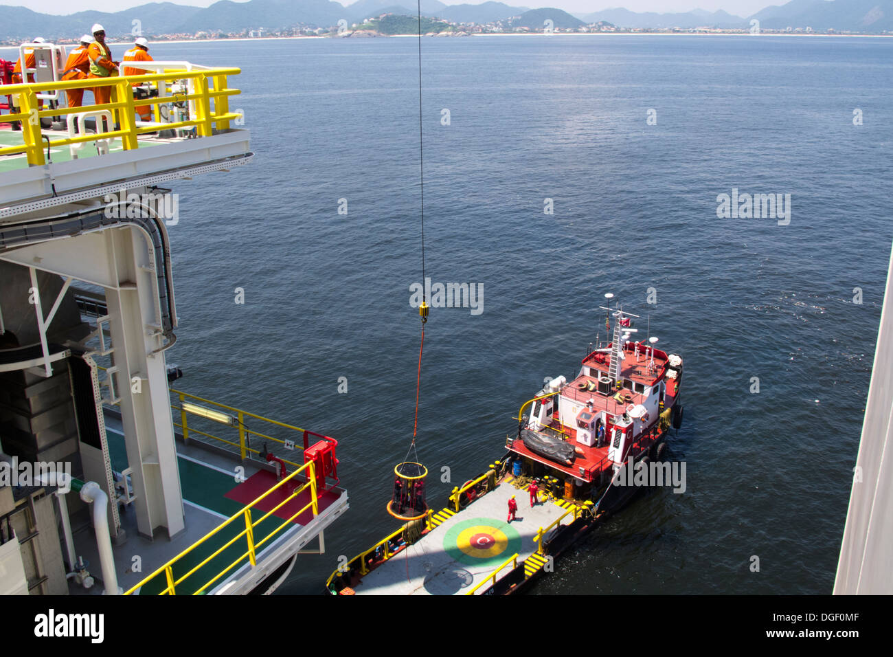 Crew members oil rig transported hi-res stock photography and images ...