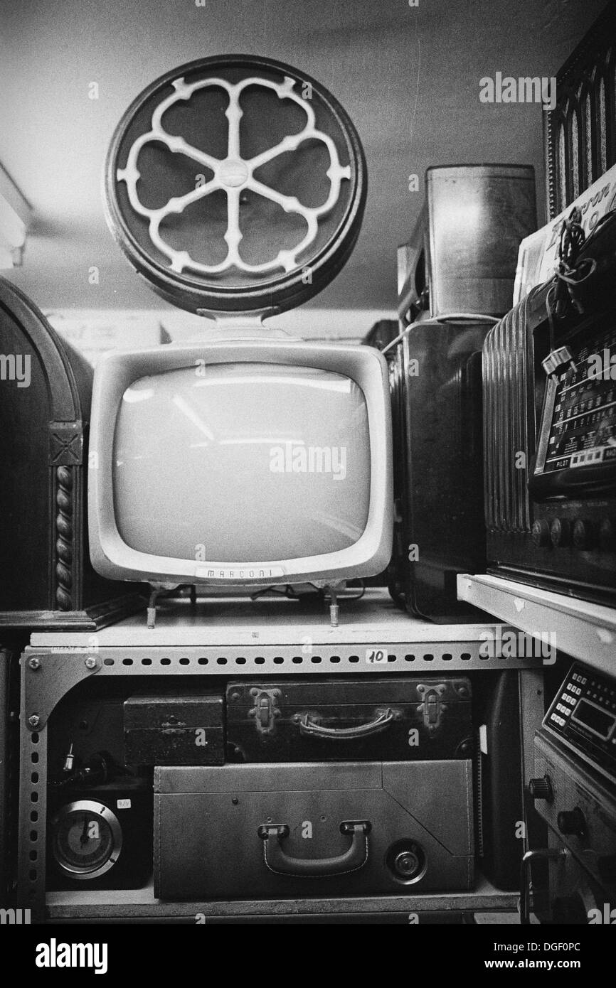 Old vintage tv Black and White Stock Photos & Images - Alamy