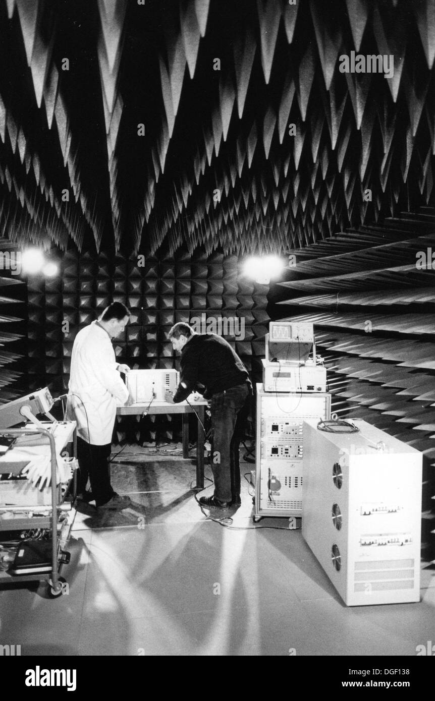 Anechoic chamber hi-res stock photography and images - Alamy