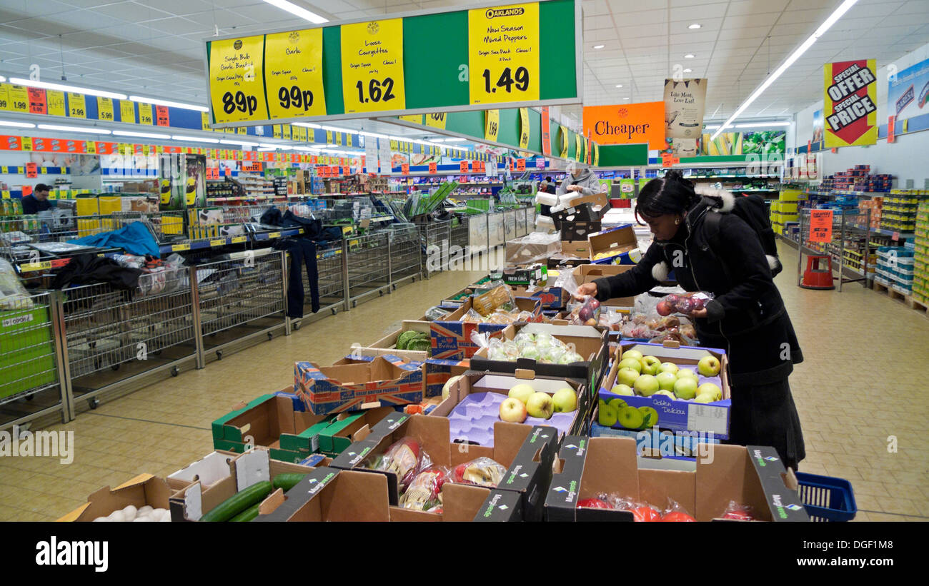 Inside Lidl Store Supermarket Interior Stock Photos & Inside Lidl Store ...
