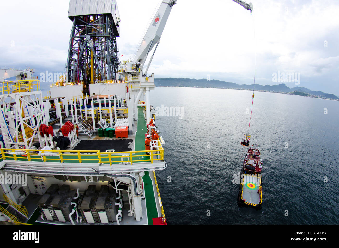 Oil rig worker danger hi-res stock photography and images - Alamy