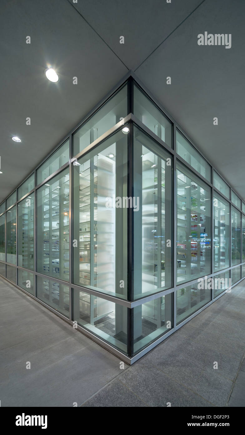 Sleek building hi-res stock photography and images - Alamy