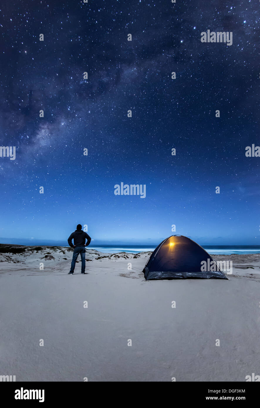 Milky way over ocean hi-res stock photography and images - Alamy