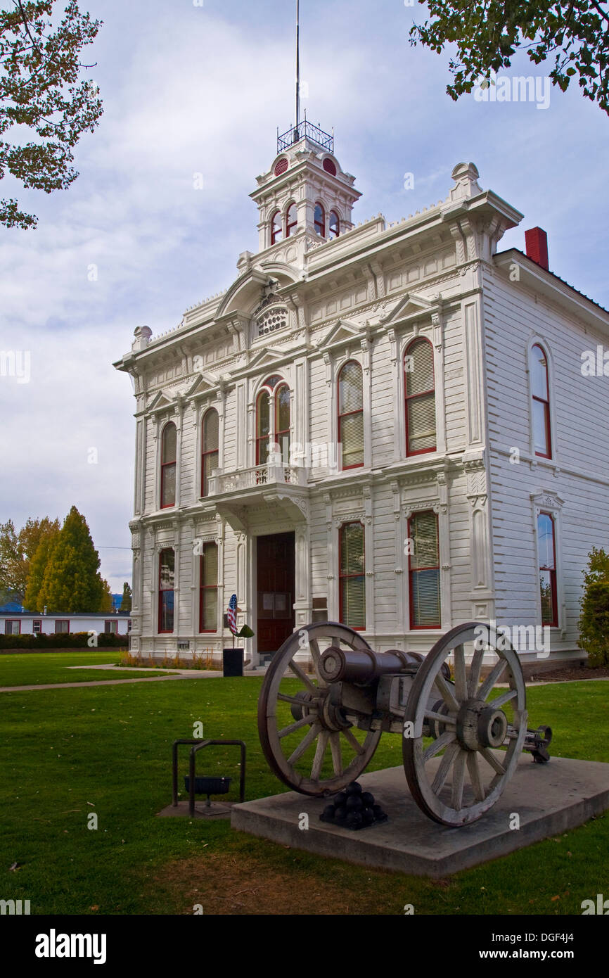 Mono County Courthouse (c. 1880), Bridgeport, California Stock Photo ...