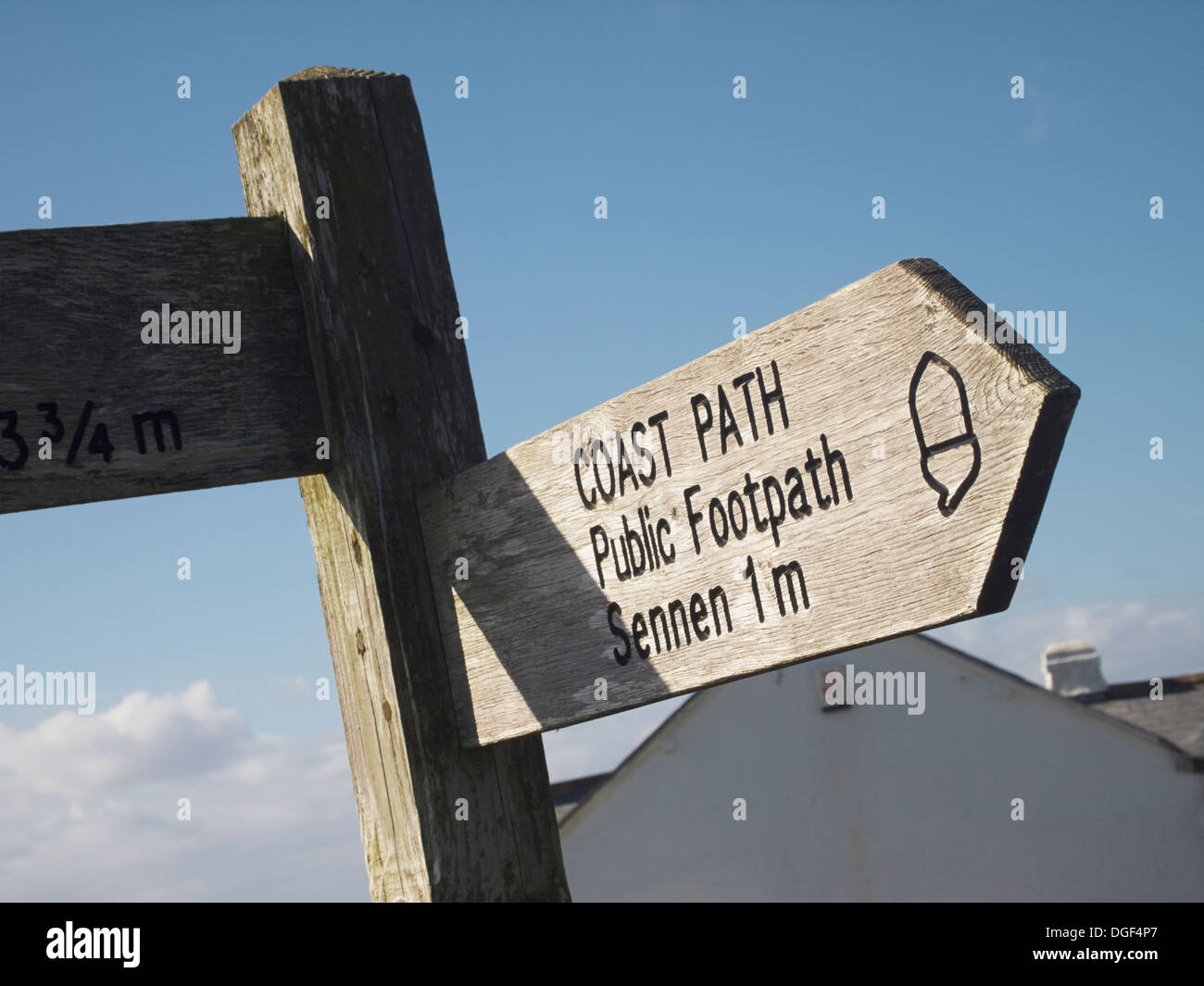 English coast path sign hi-res stock photography and images - Alamy
