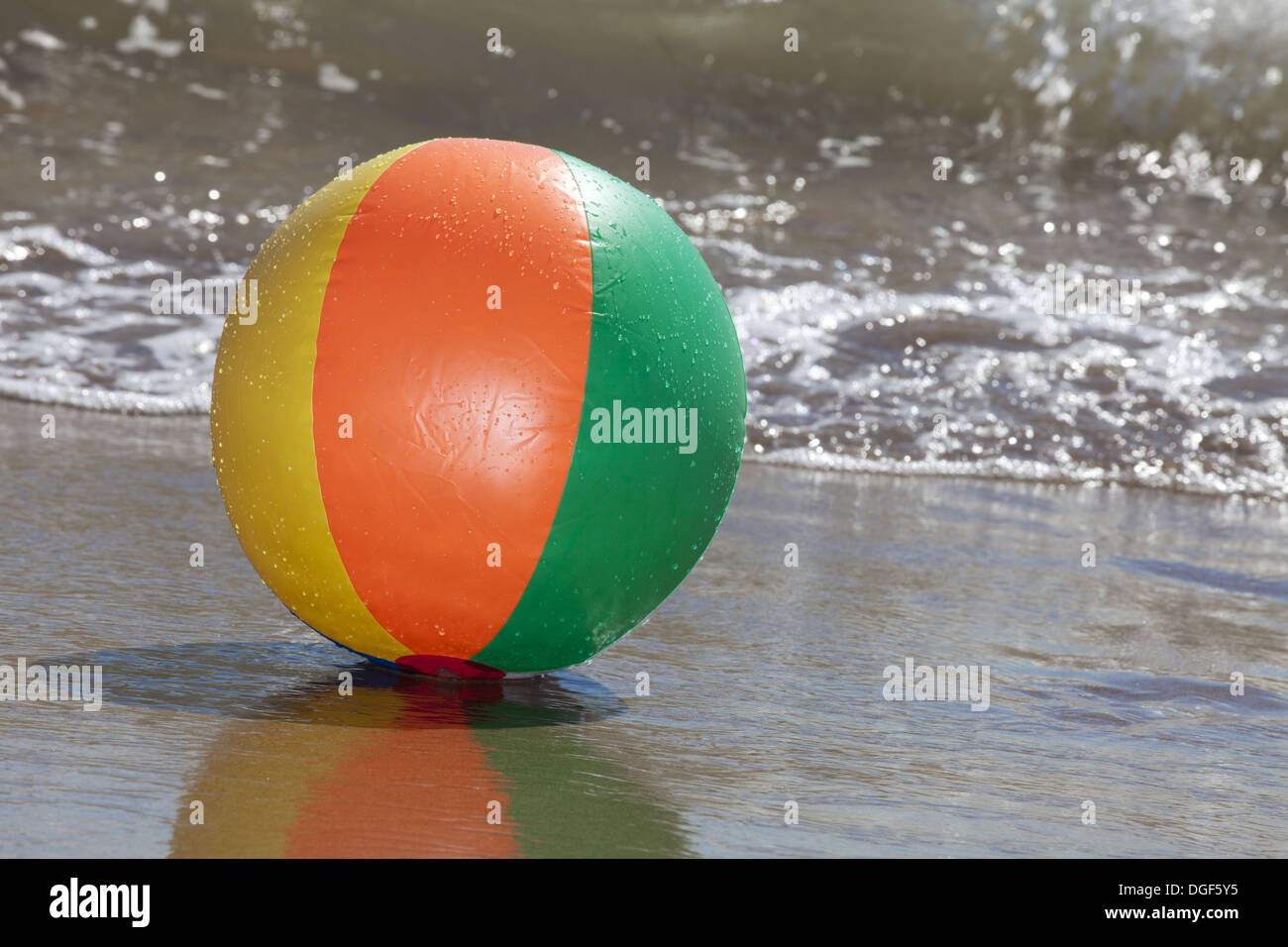 Beach ball drop hi-res stock photography and images - Alamy