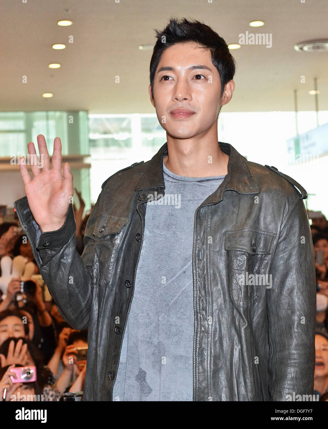 Tokyo, Japan. 19th Oct, 2013. Korean singer Kim HyunJoong arrives at ...