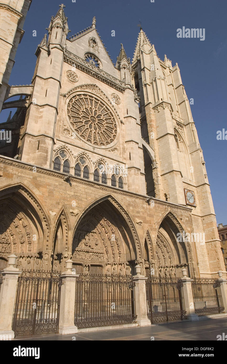 Gothic architecture 13th century hi-res stock photography and images ...