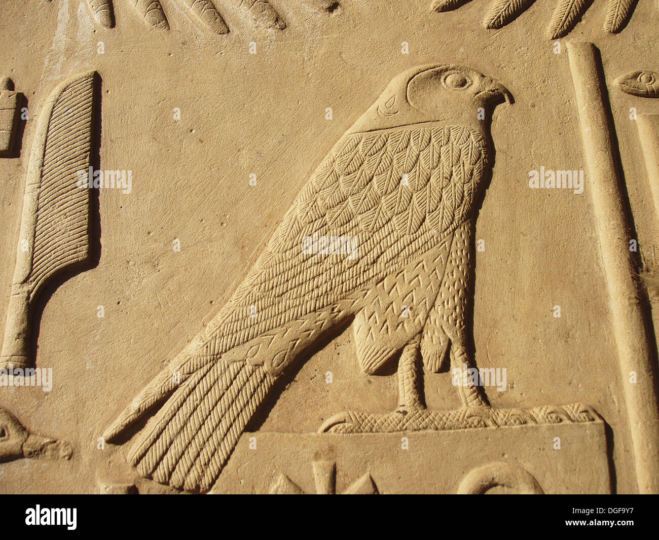 Feather hieroglyph hi-res stock photography and images - Alamy