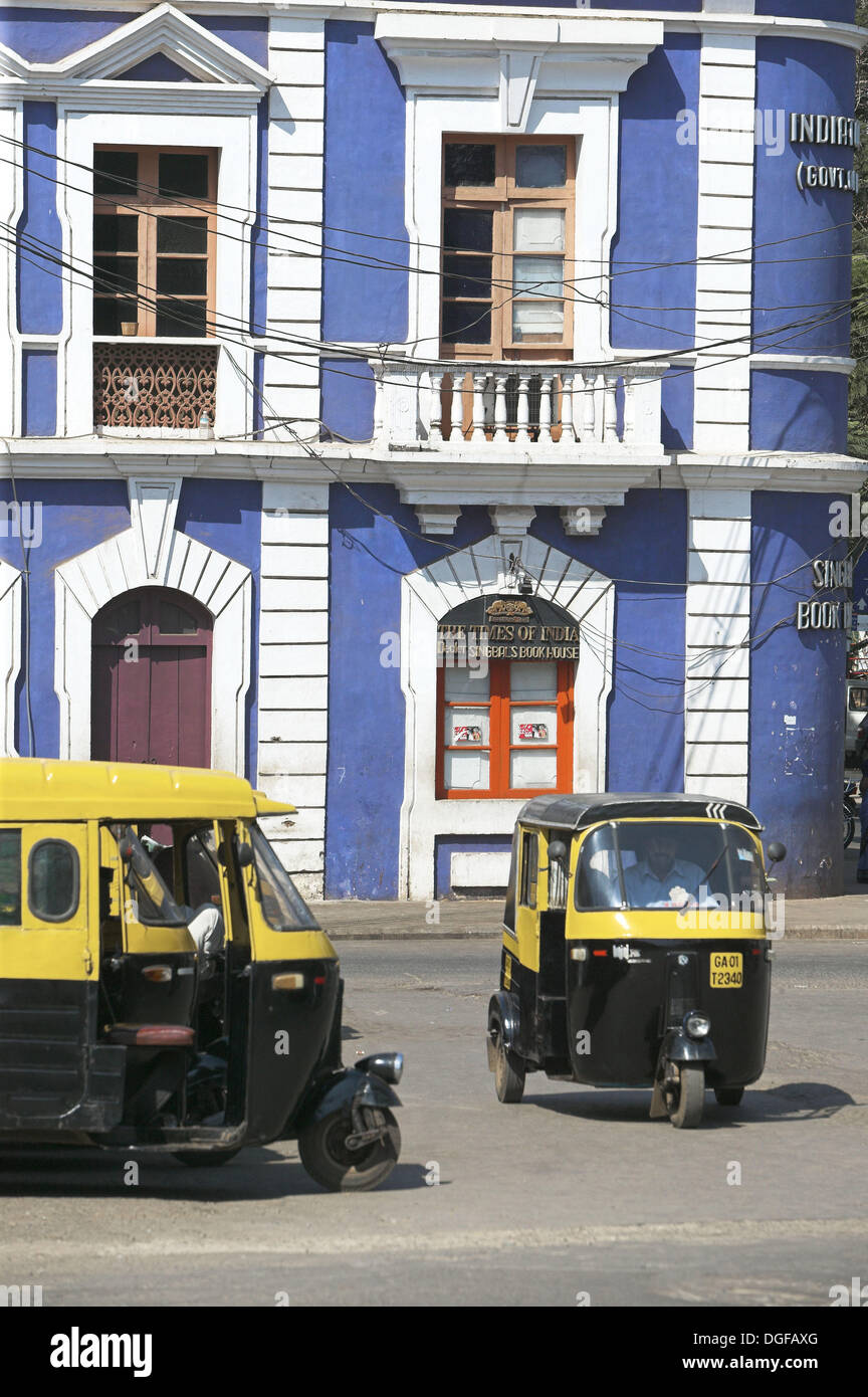 Old goa rickshaw hi-res stock photography and images - Alamy