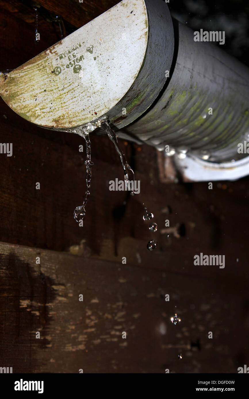 Leaking gutter hi-res stock photography and images - Alamy
