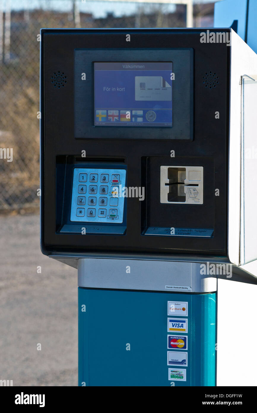 Shopping pay cash hi-res stock photography and images - Alamy