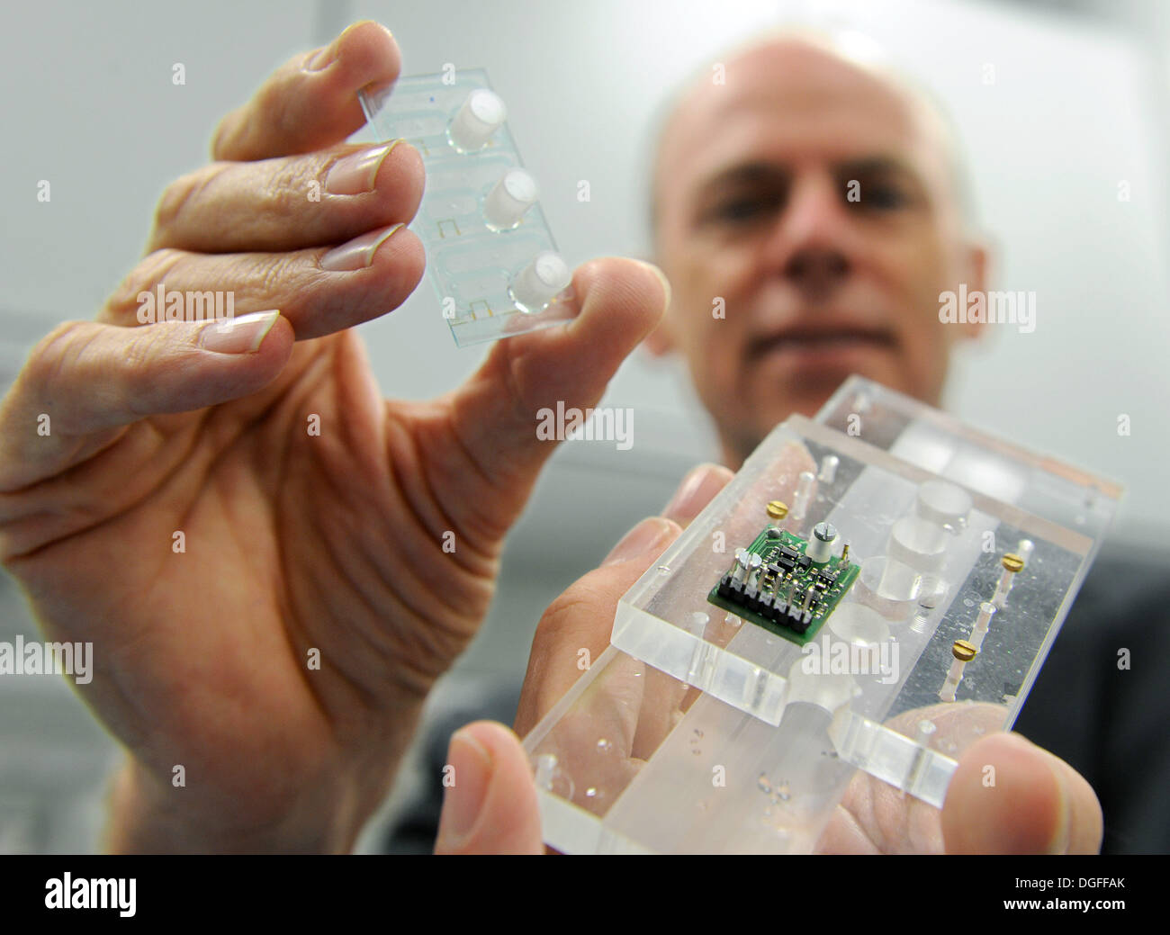 Microsensors hi-res stock photography and images - Alamy