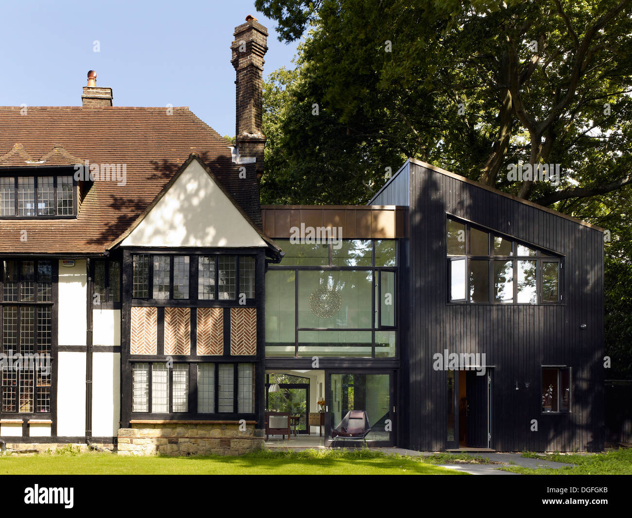 Hollin House, Tunbridge Wells, United Kingdom. Architect: Jerry Tate ...