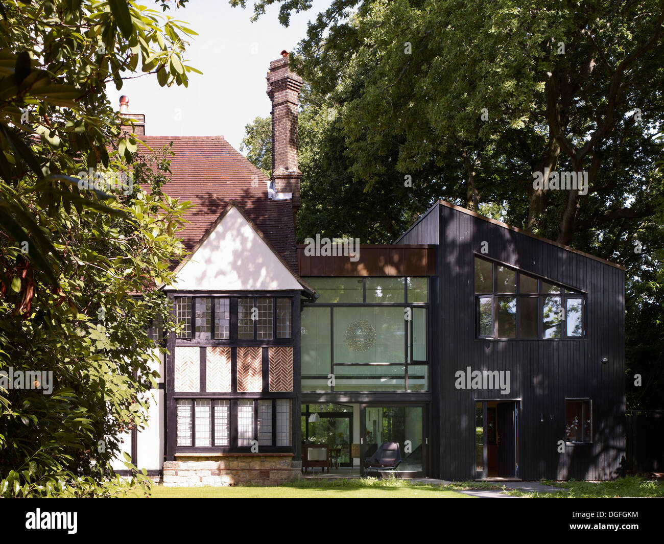 Hollin House, Tunbridge Wells, United Kingdom. Architect: Jerry Tate ...
