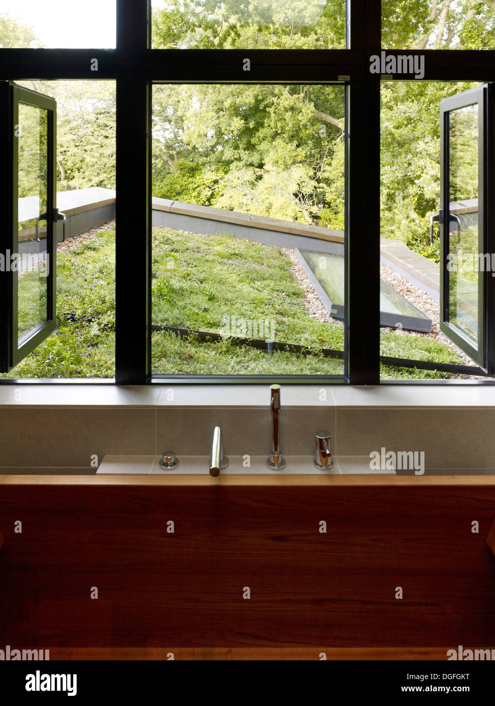 Hollin House, Tunbridge Wells, United Kingdom. Architect: Jerry Tate ...