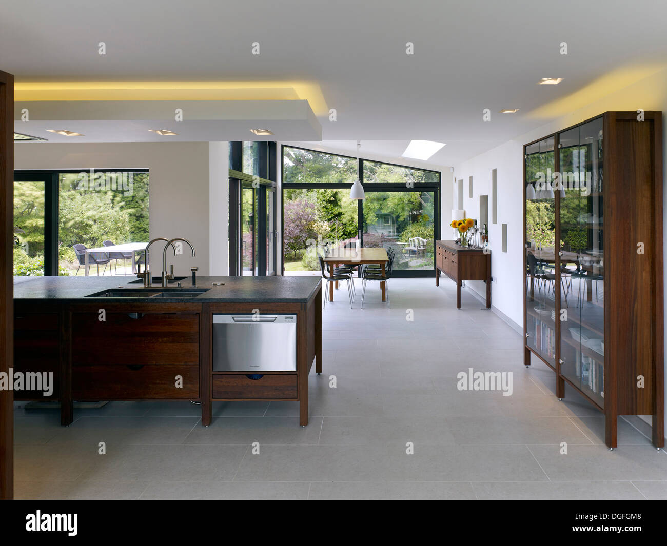 Hollin House, Tunbridge Wells, United Kingdom. Architect: Jerry Tate ...