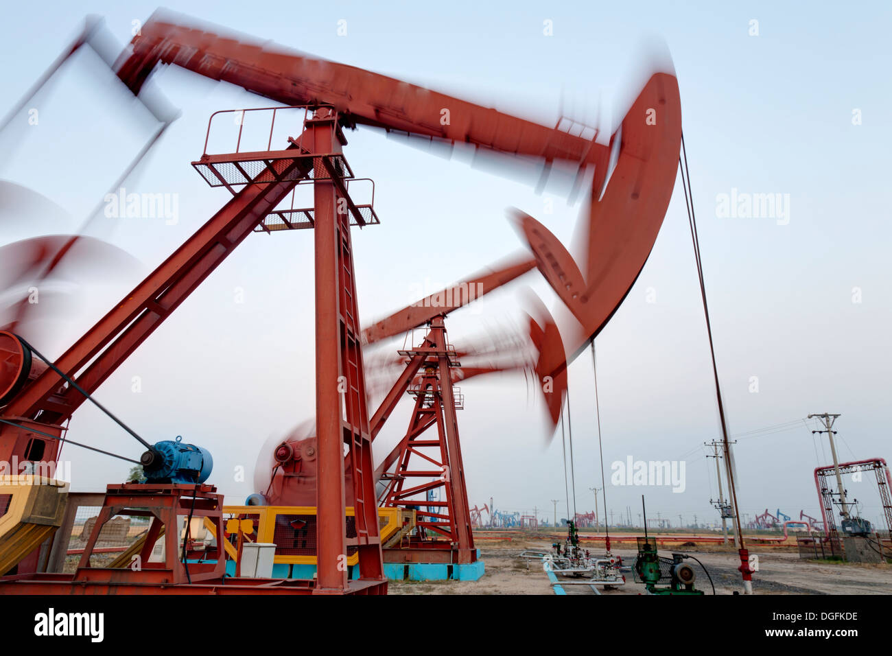 Heavy crude oil pump hi-res stock photography and images - Alamy