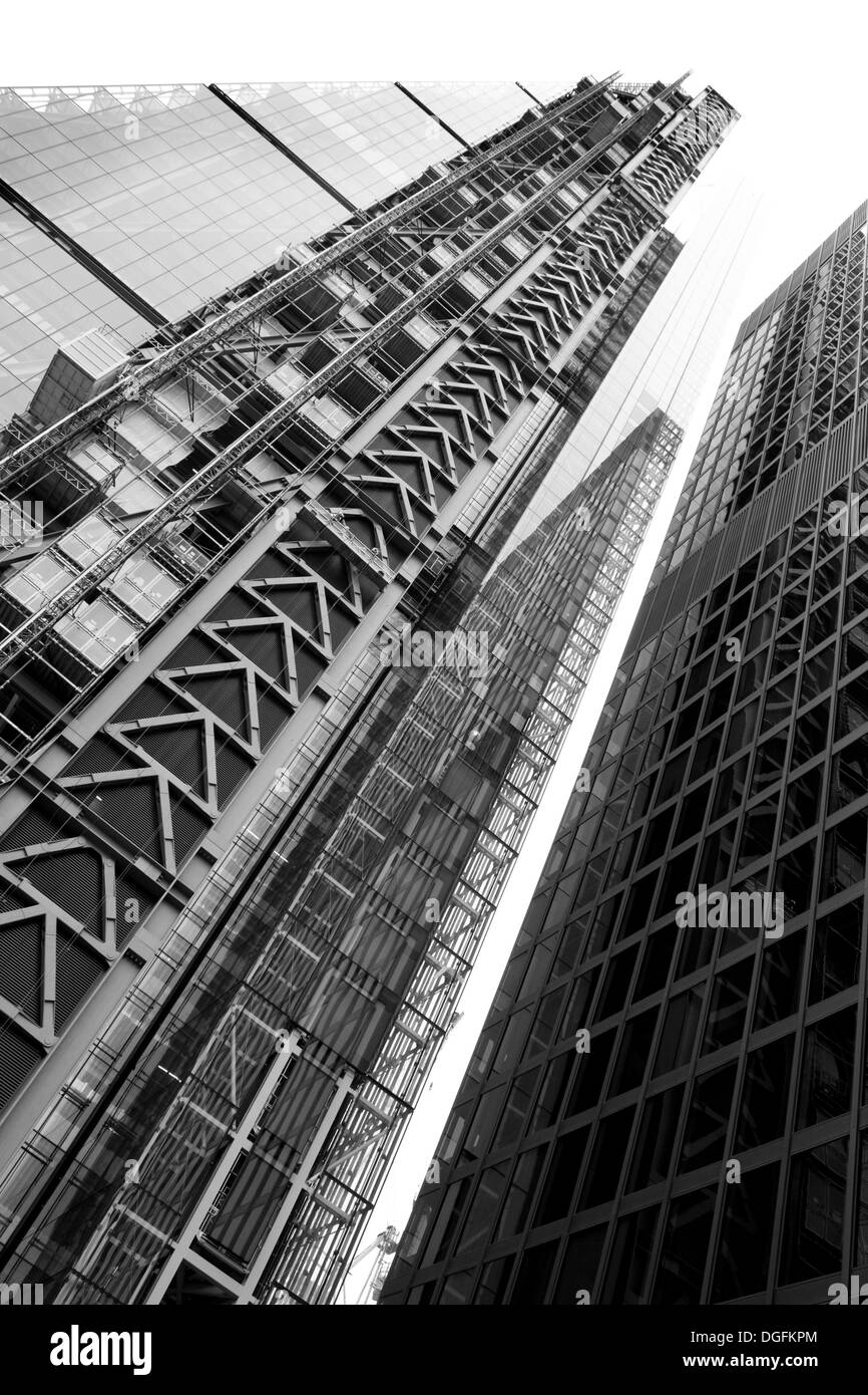 LONDON - SEPTEMBER 21: Leadenhall Building in construction center with ...