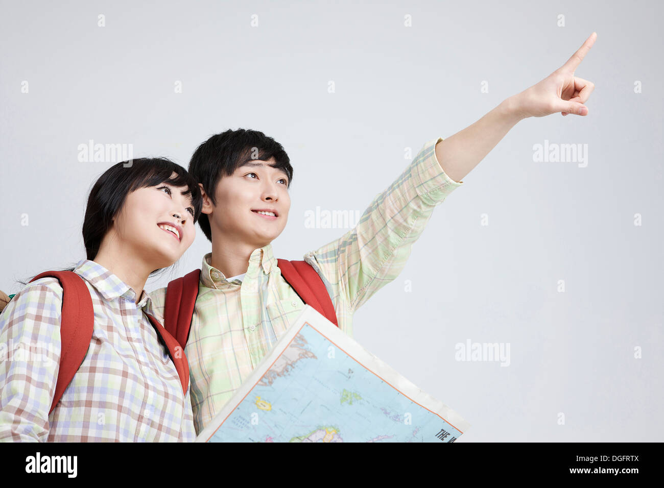 Hiking couple looking map hi-res stock photography and images - Alamy