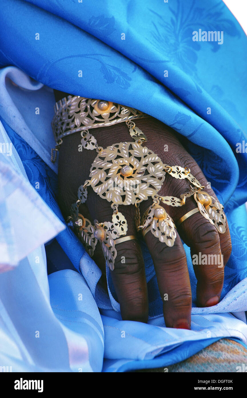 Tuaregs with traditional clothing hi-res stock photography and images ...