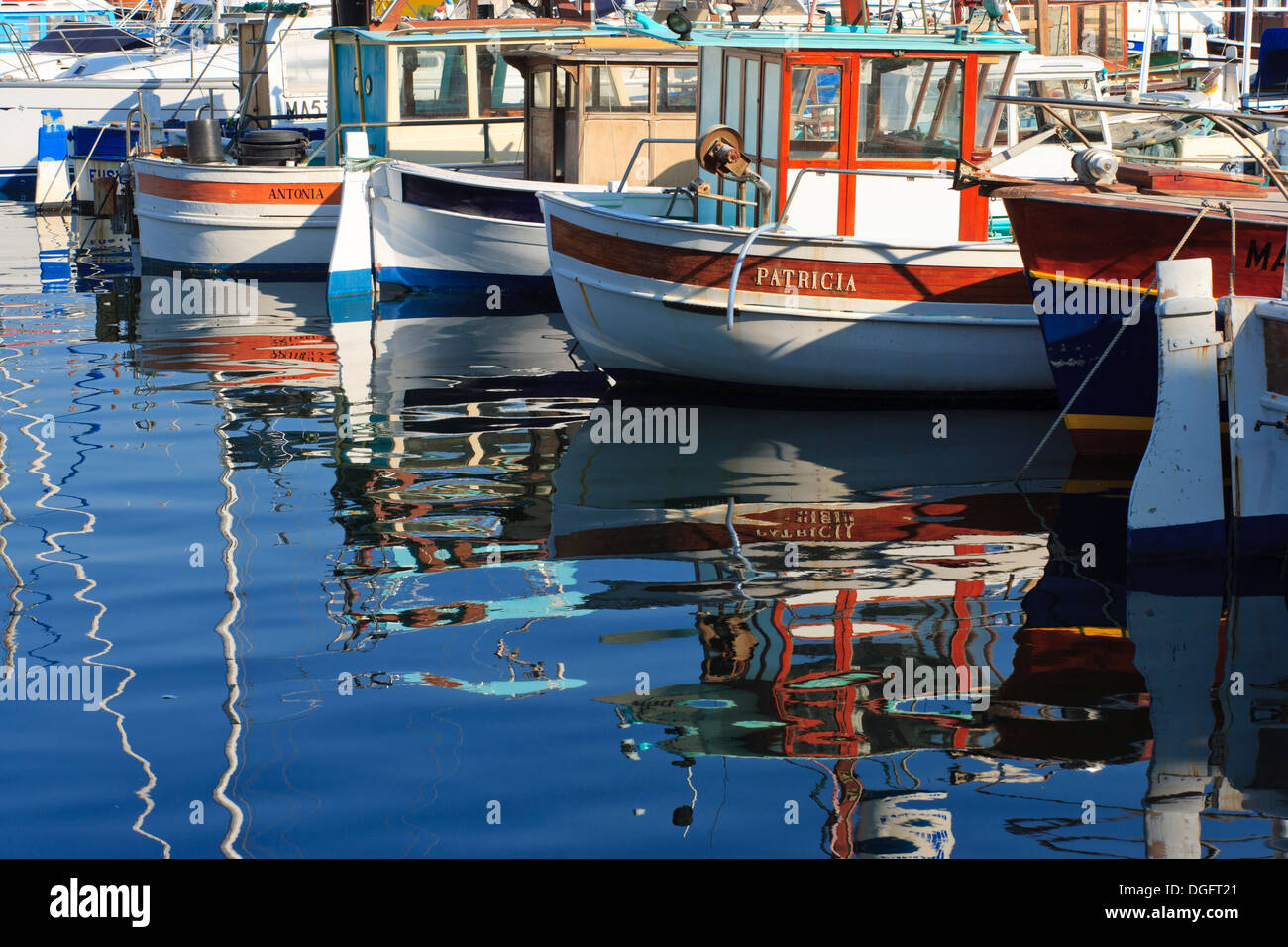 Marseille port hi-res stock photography and images - Alamy