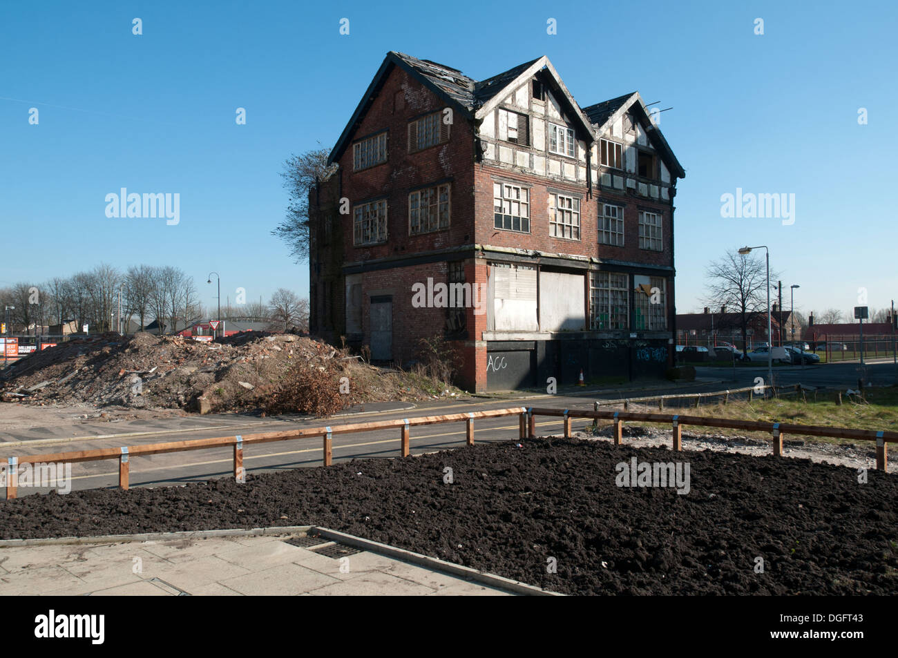 Derelict building, the former Hetheringtons Dining Rooms, next to the ...