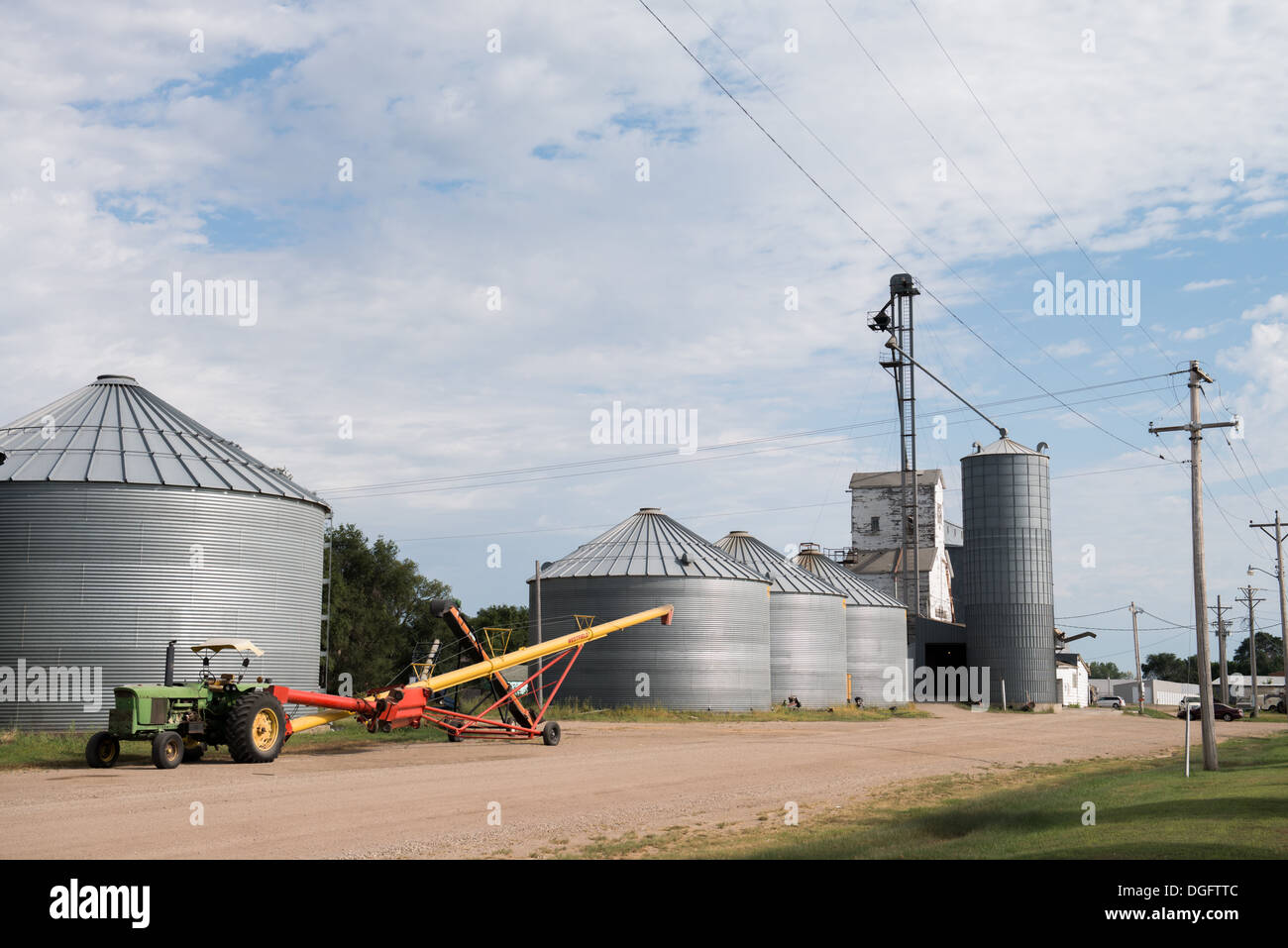 Grain silos and hopper facility in South Dakota, USA Stock Photo - Alamy