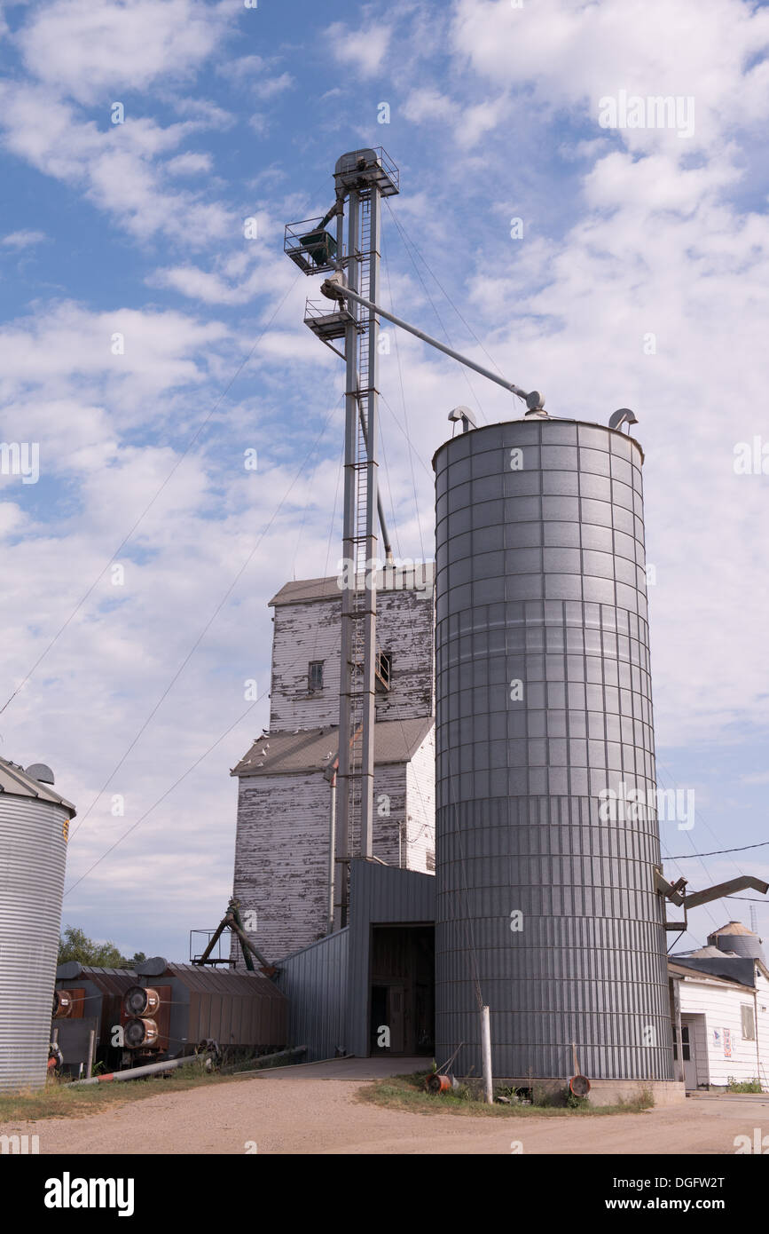 Grain hopper hi-res stock photography and images - Alamy