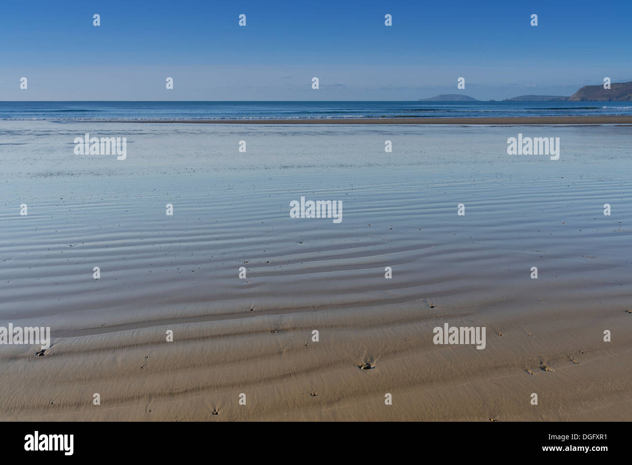 Wave patterns in the incoming tide Stock Photo - Alamy