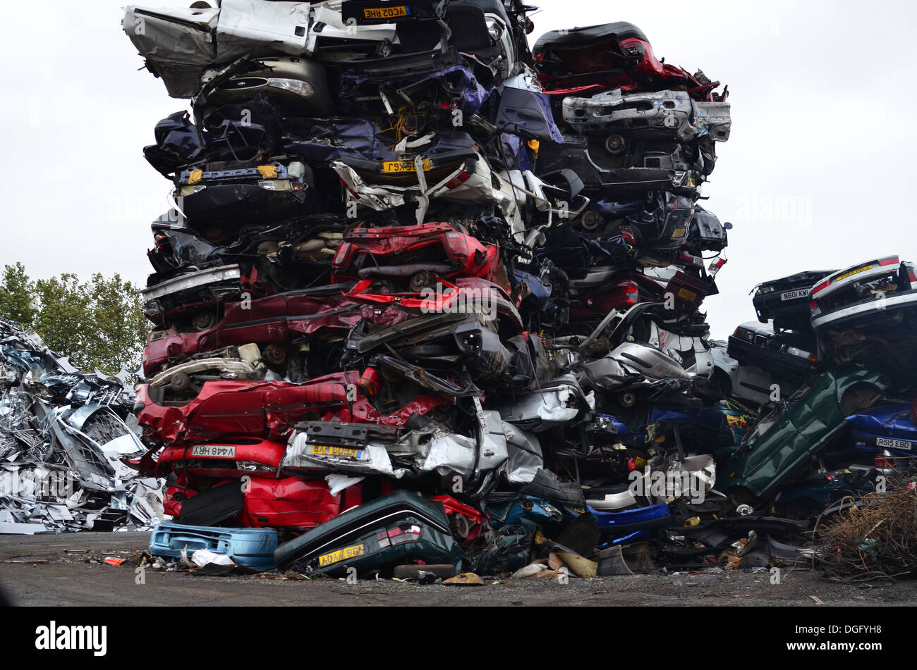 Tower scrap cars hi-res stock photography and images - Alamy
