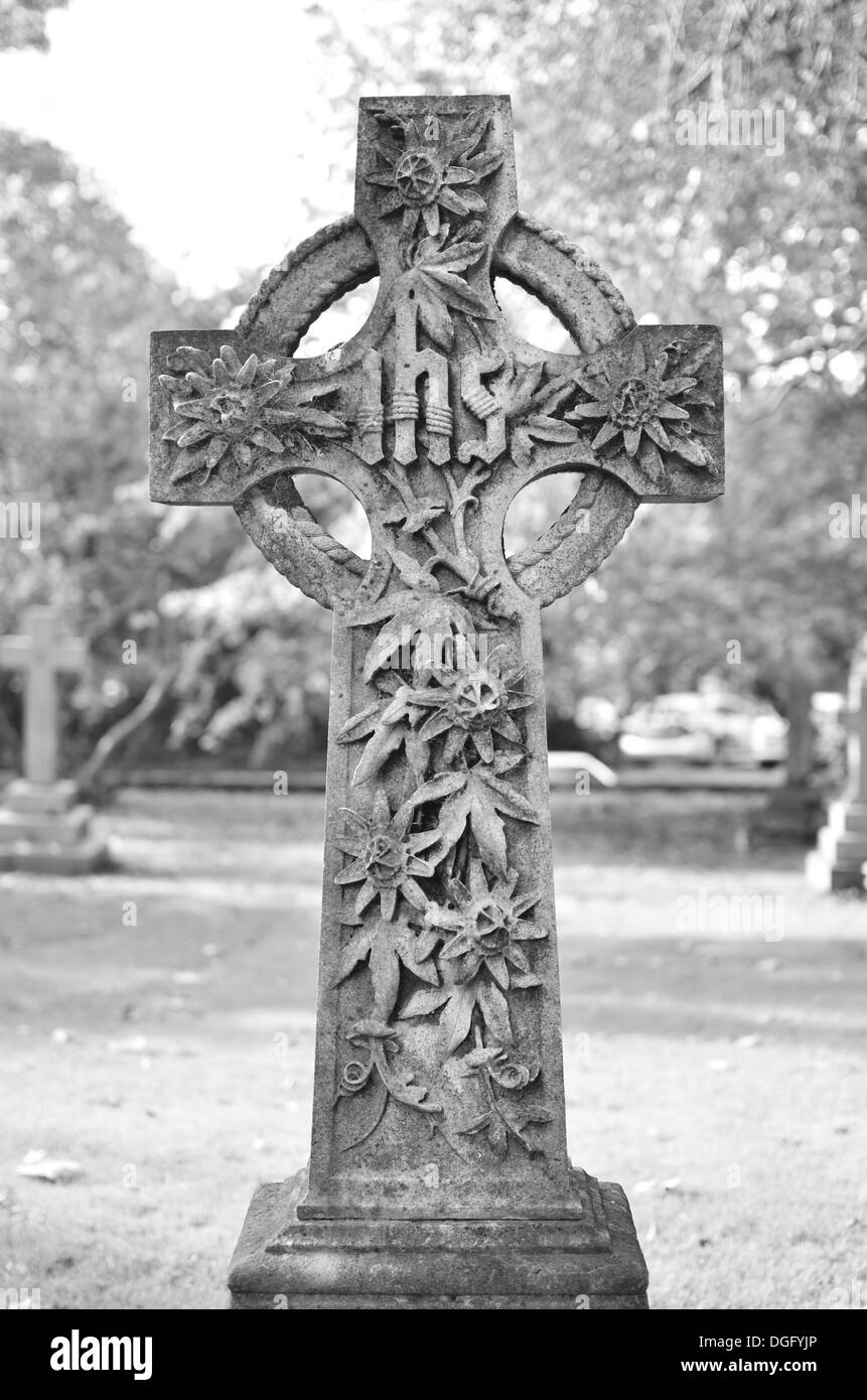 Gothic headstone hi-res stock photography and images - Alamy