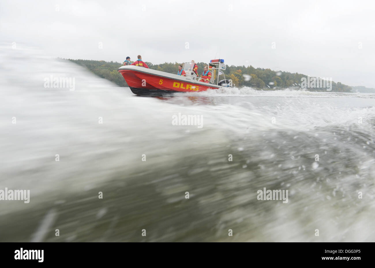Berlin, Germany. 16th Oct, 2013. A DLRG motor lifeboat goas along the ...