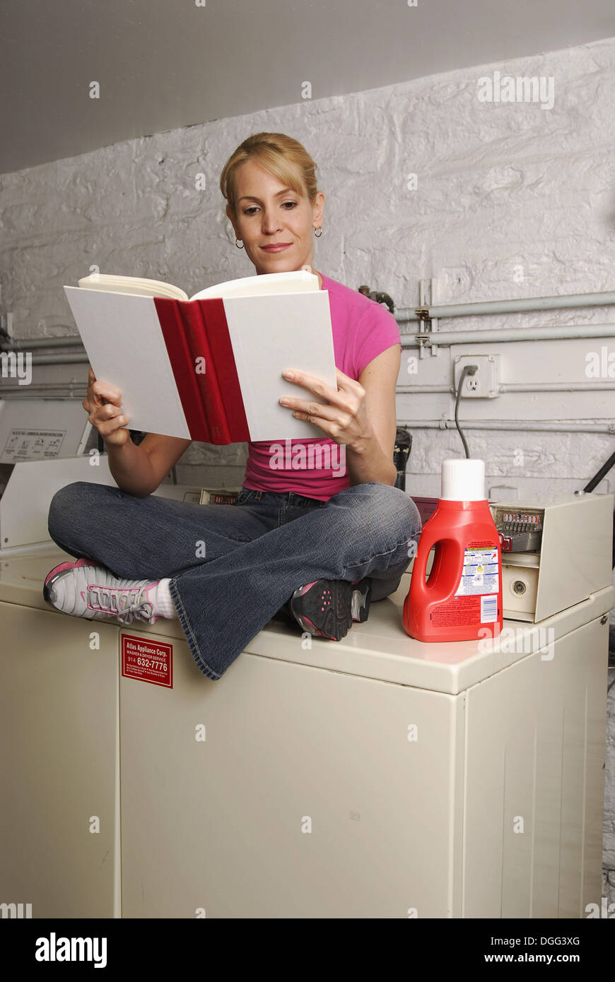 Woman washing machine cross hi-res stock photography and images - Alamy