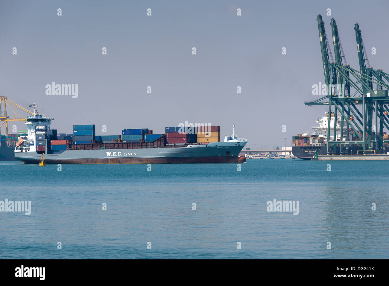 Container ship arriving in harbour hi-res stock photography and images ...