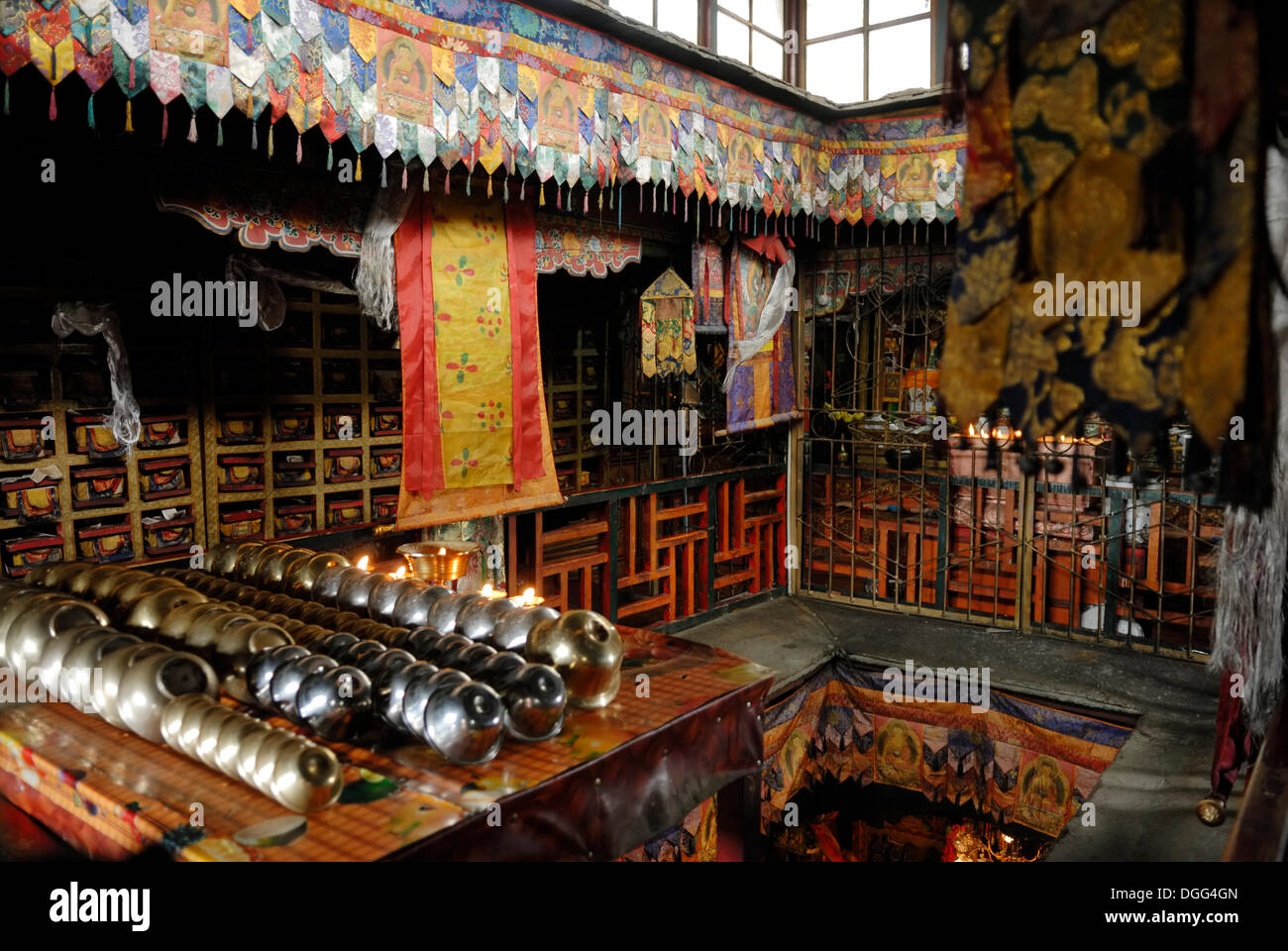 Yumbulagang fortress tibet hi-res stock photography and images - Alamy