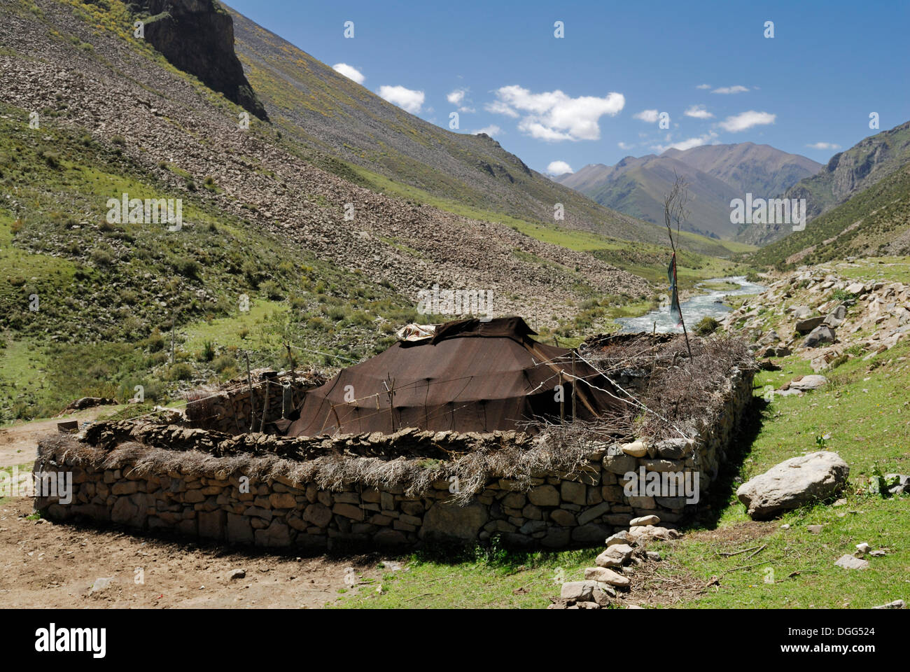 Taklung monastery hi-res stock photography and images - Alamy