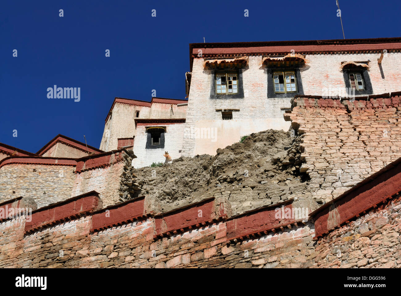 Gyantse castles hi-res stock photography and images - Alamy
