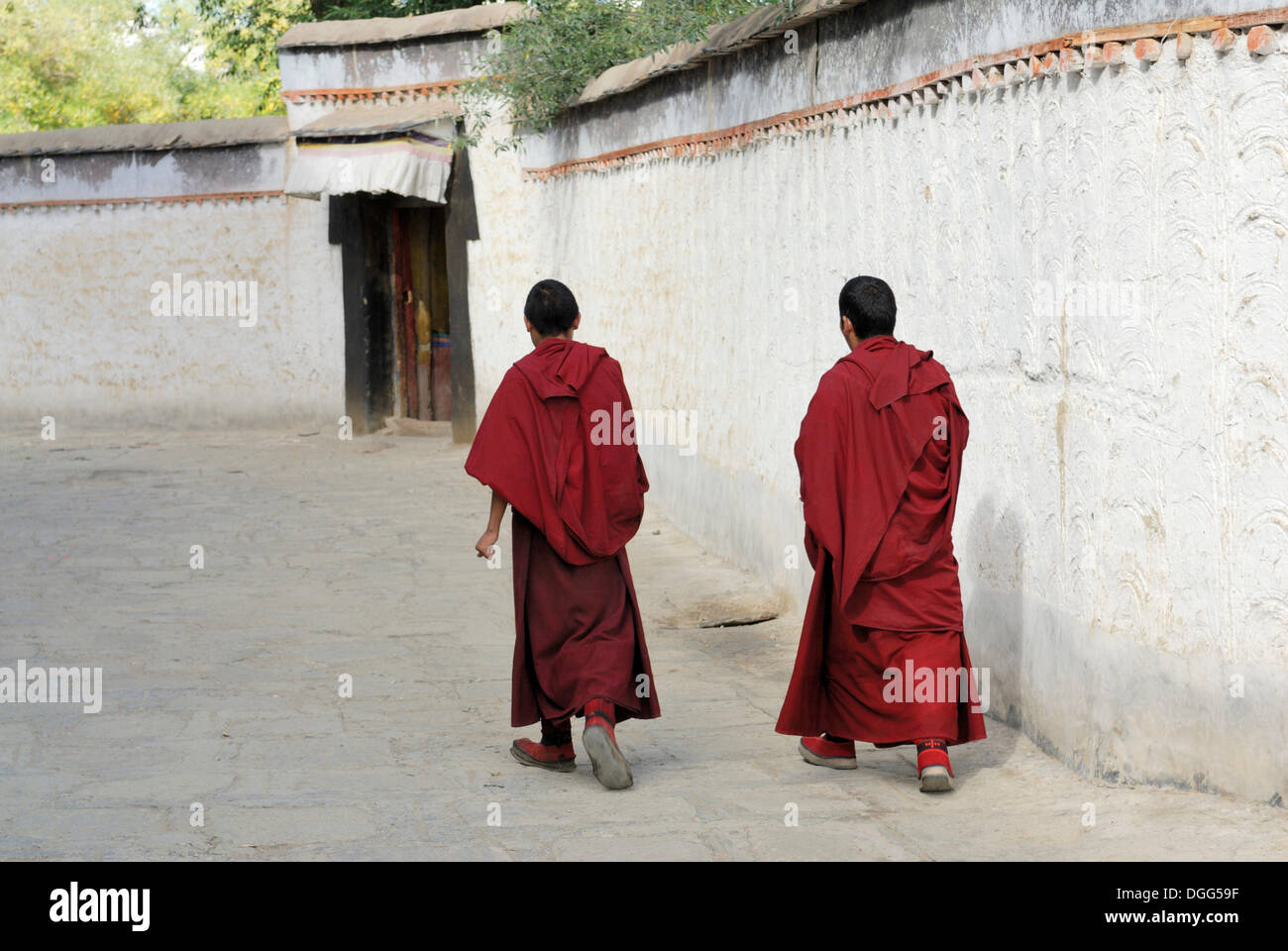 Tibetan monks, Tashilhunpo Monastery, Shigatse, Tibet, China, Asia ...