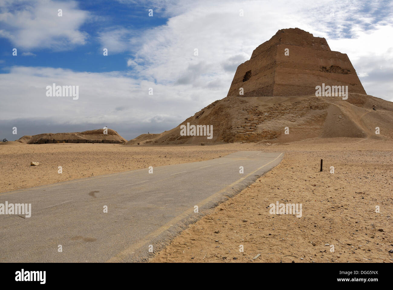 Meidum pyramid hi-res stock photography and images - Alamy
