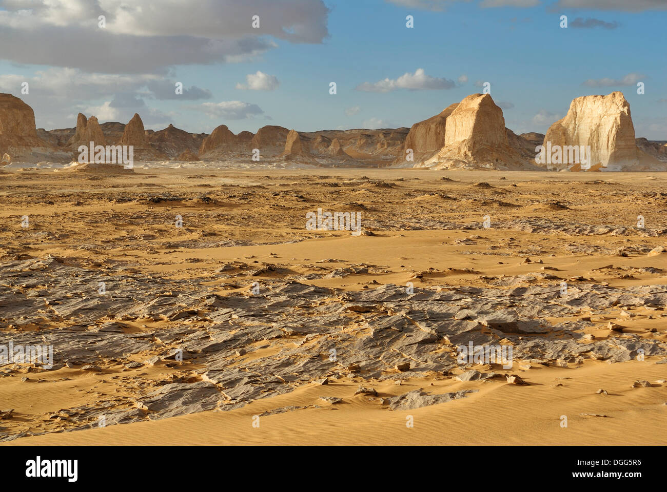 Limestone rock formations, White Desert, Farafra Oasis, Western Desert ...
