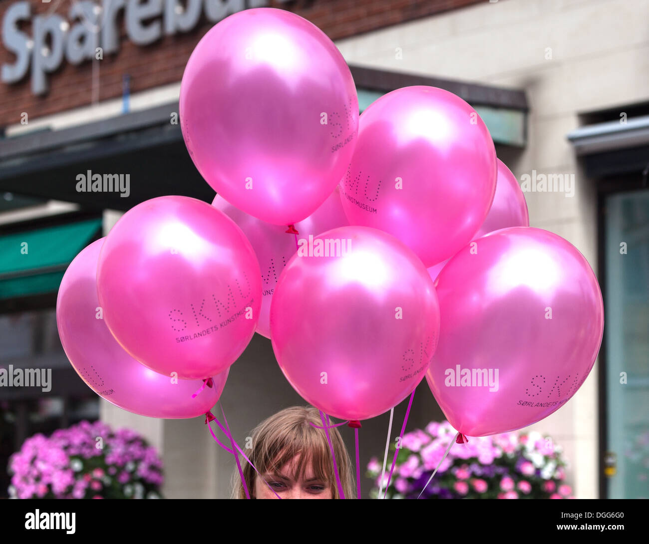 Pink balloons hi-res stock photography and images - Alamy