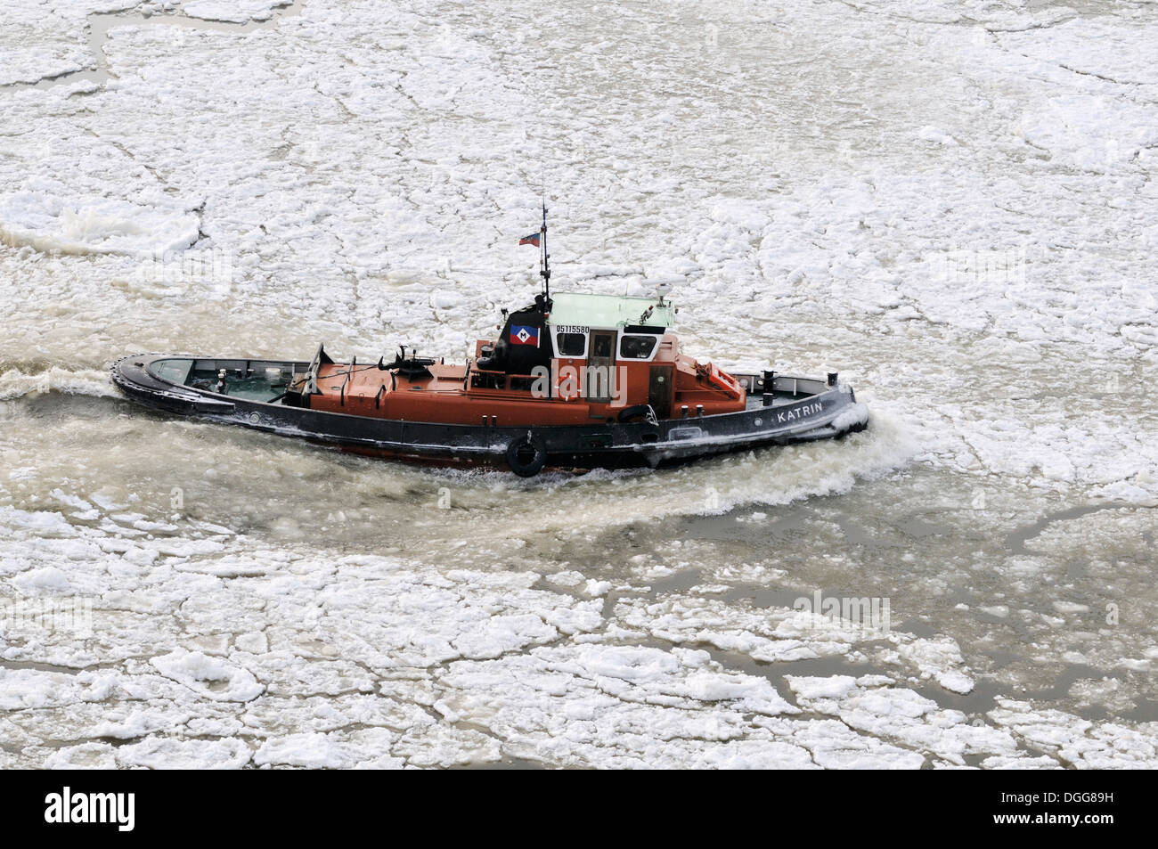 Tug boat, Port of Hamburg in winter, Hamburg Stock Photo - Alamy
