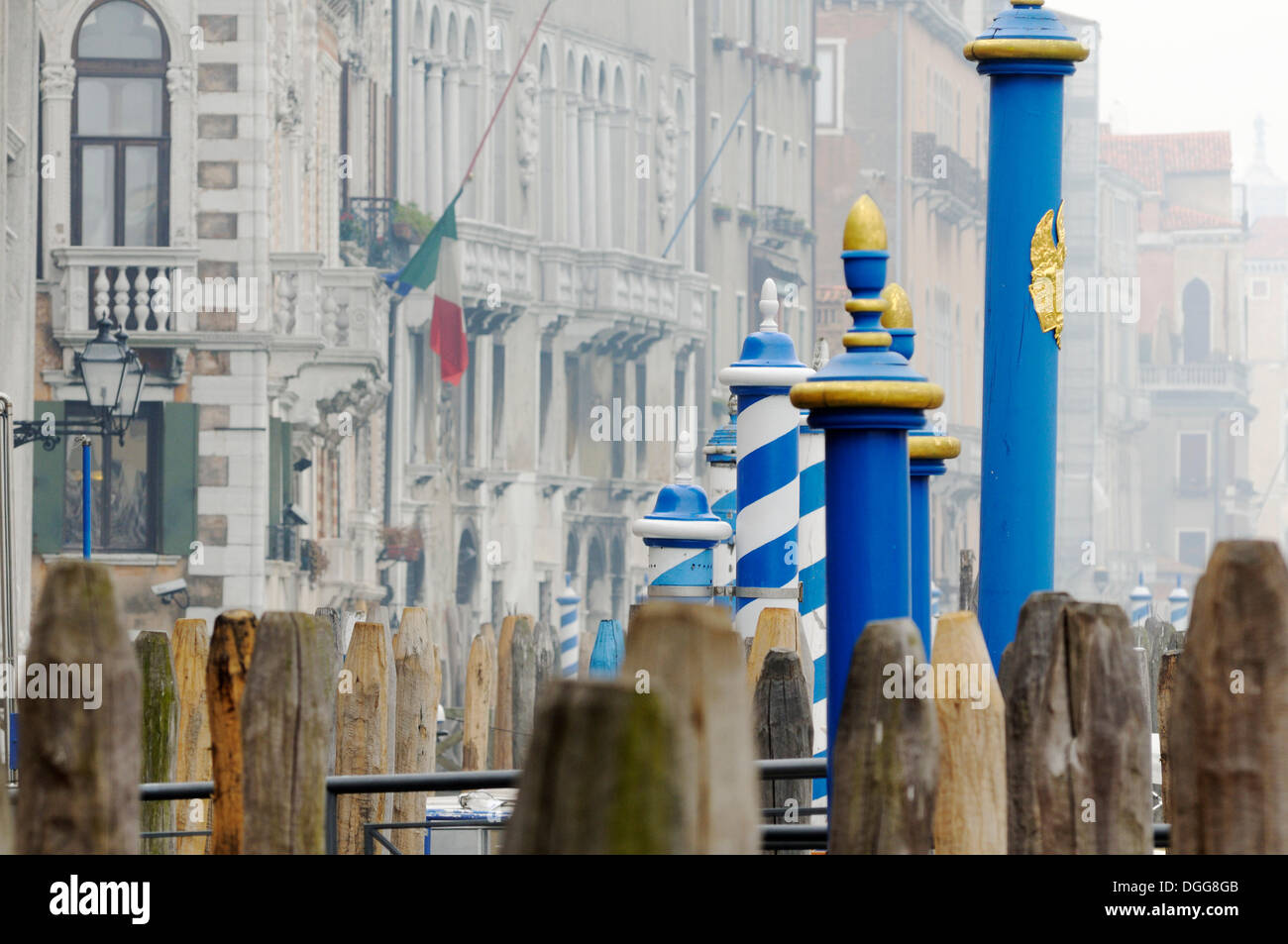Wood mooring poles venice hi-res stock photography and images - Alamy