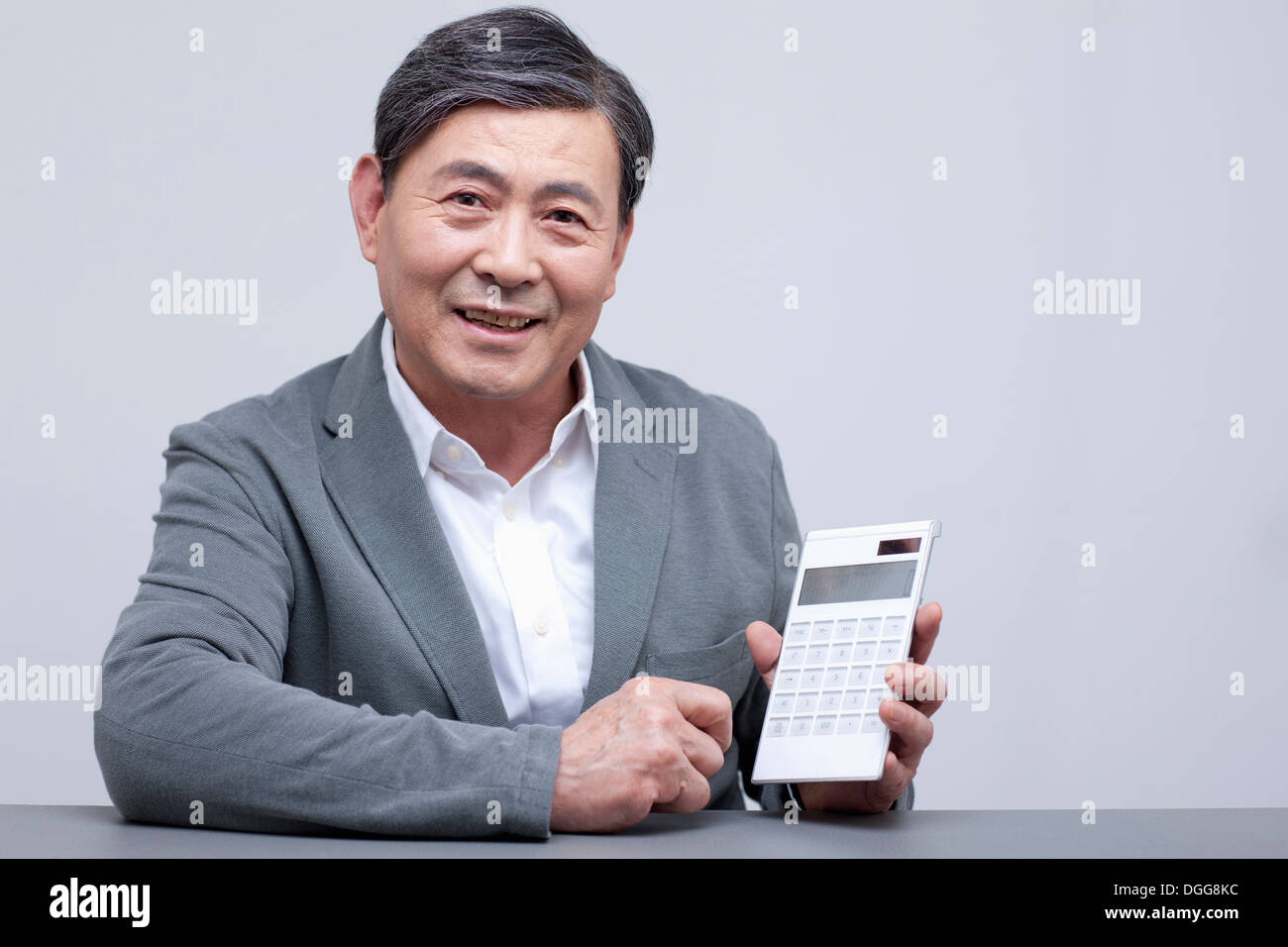 Man calculator hi-res stock photography and images - Alamy