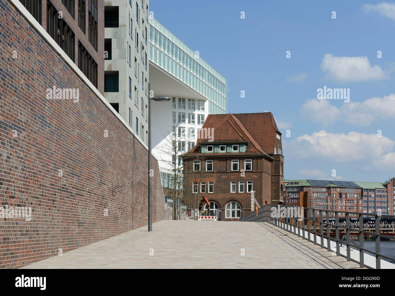 Ericus-Contor, Ericusspitze area, and old customs building Teerhof ...