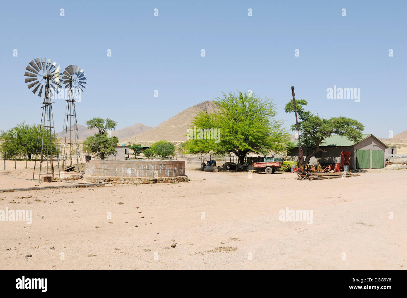 Shed and water tank hi-res stock photography and images - Alamy
