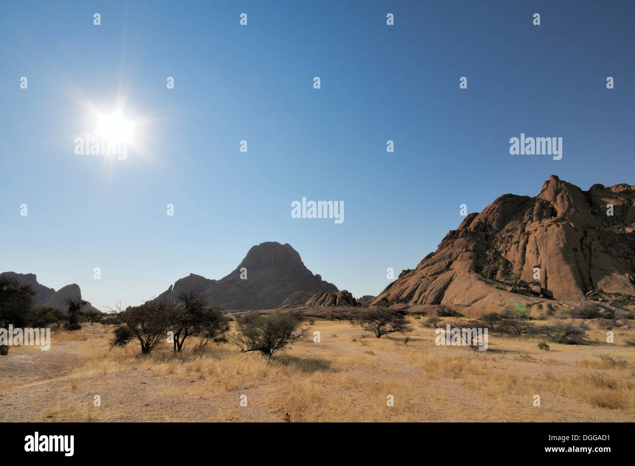 Savannah landscape with granite rocks and Spitzkoppe Mountain ...