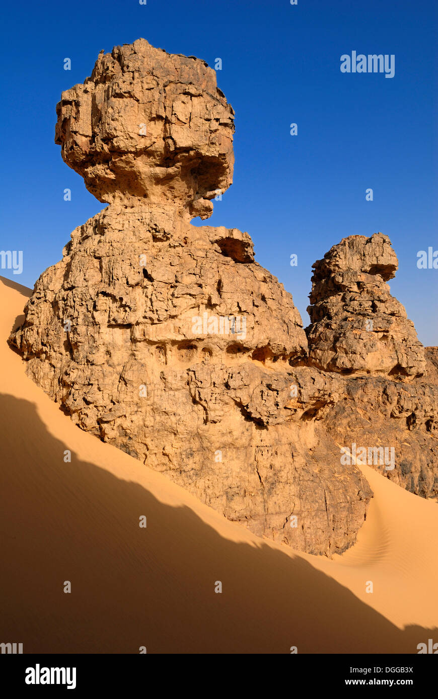 Algeria rock formation tin akachaker hi-res stock photography and ...
