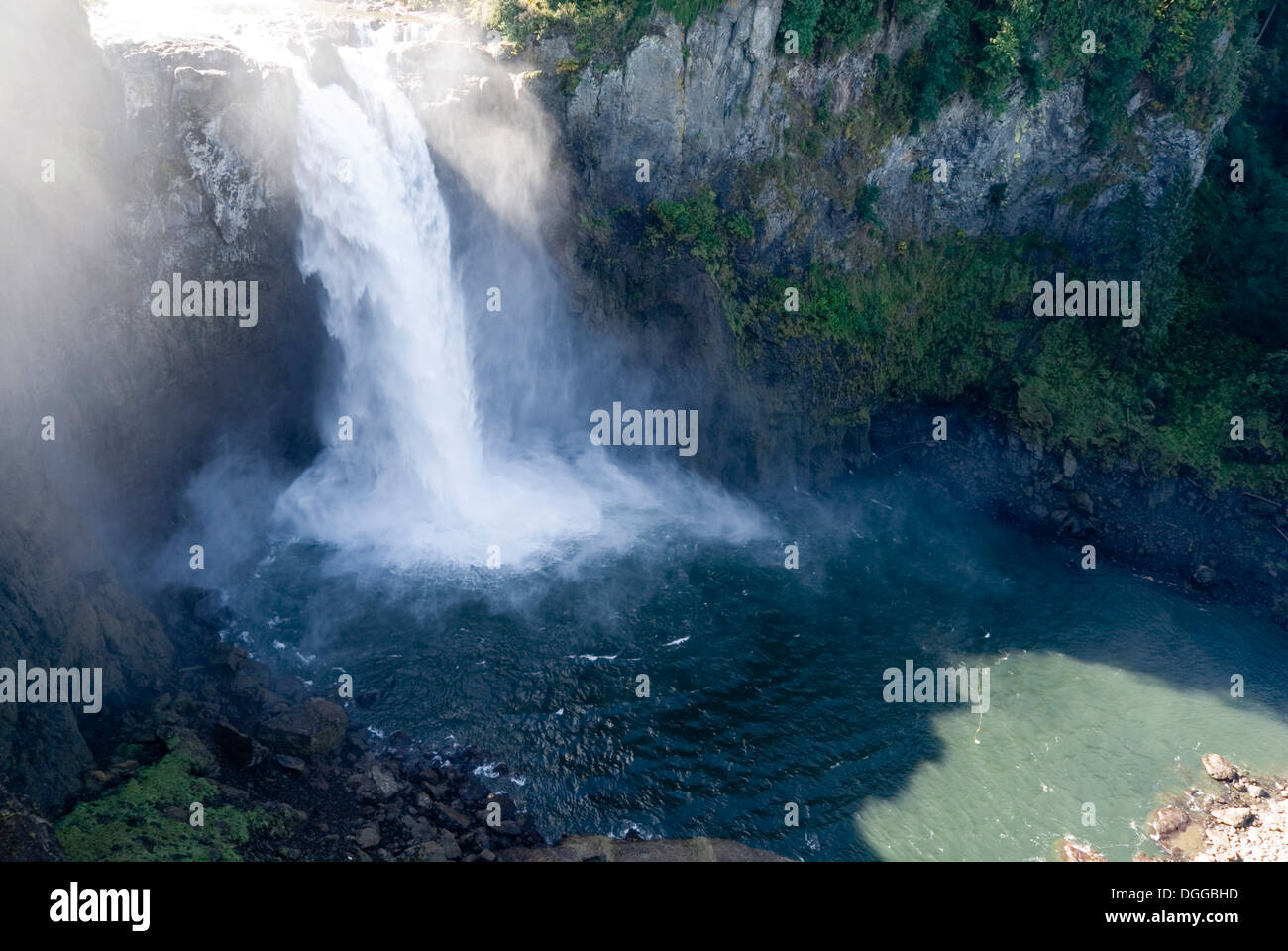 Pouring waterfall hi-res stock photography and images - Alamy